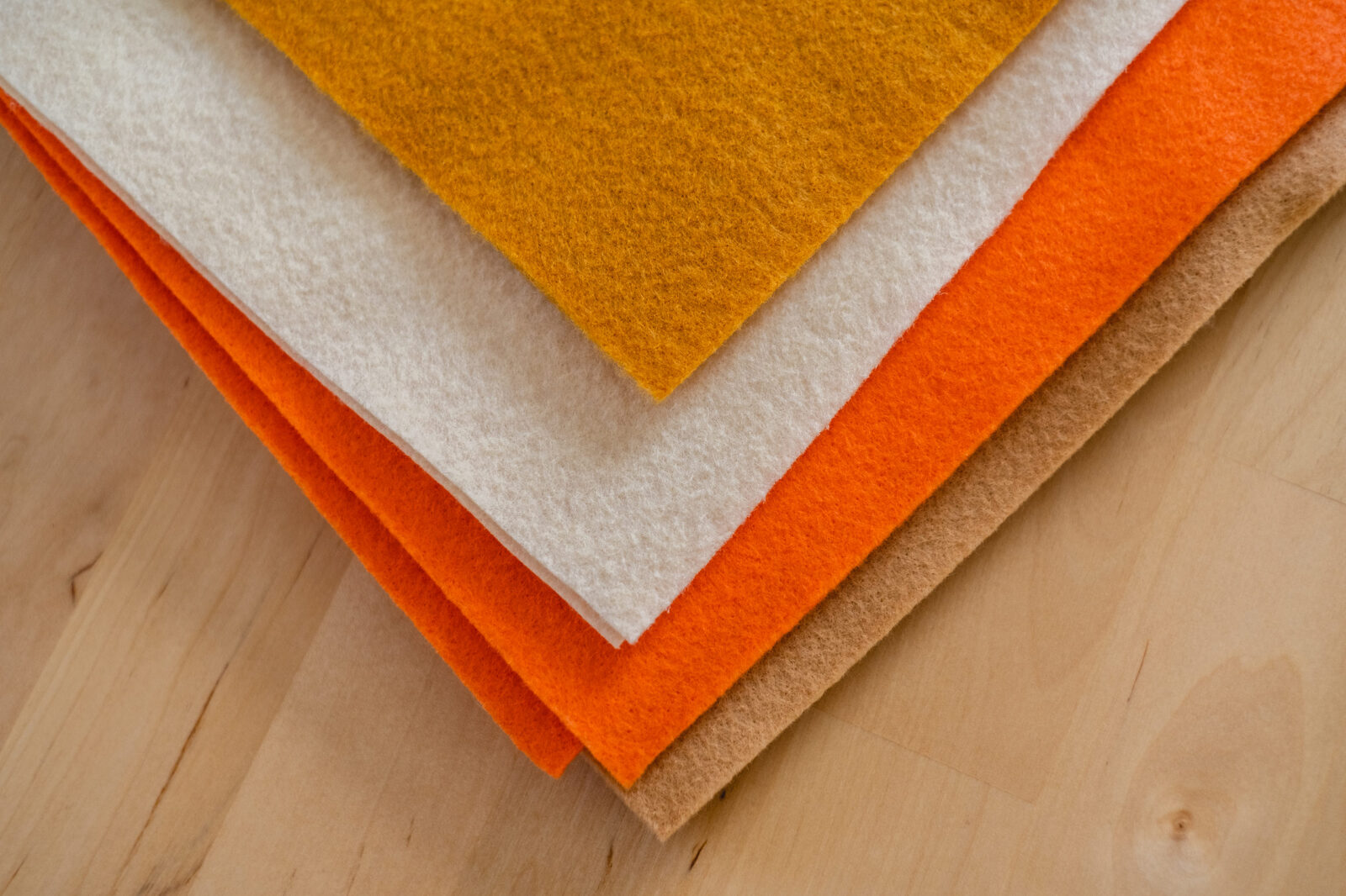 How To Make A Felt Pie Slice Garland For Thanksgiving - Live Lovely ...